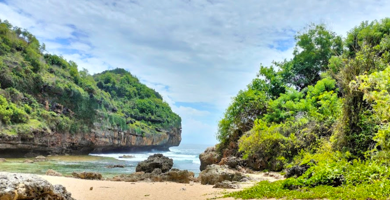 Pantai Butuh Gunungkidul Pantai Asri Tersembunyi di Gunung Kidul Yogyakarta - Temanimu Wisata